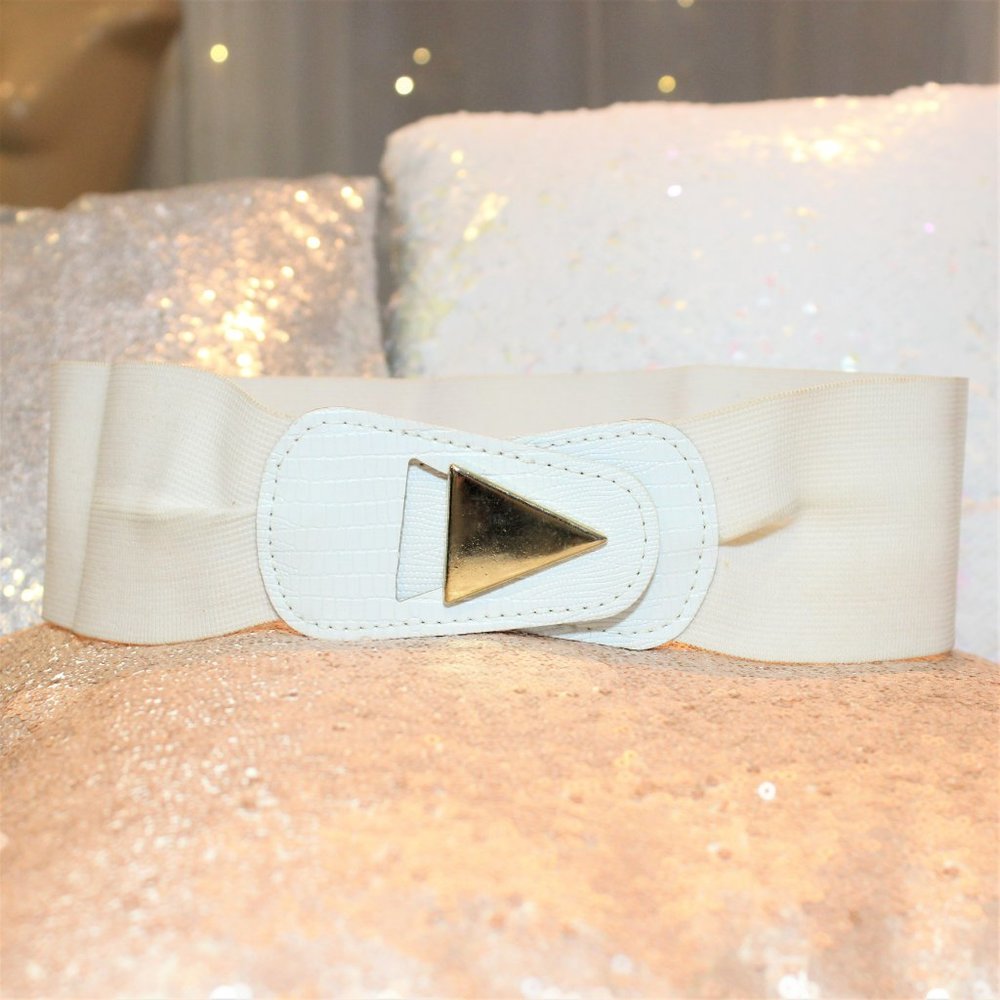 1980's Geometric Sideways Triangle Gold Snow White Be… - Gem